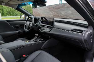 Grey Lexus ES 300 H 2024 in Marijampole, with an engine capacity of 2.49 L and mileage of 190 thousand km for 29950 €, photo 44 on AUTOMOTO.COM.LV