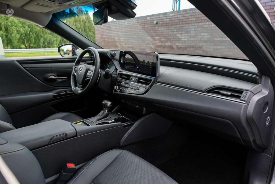 Grey Lexus ES 300 H 2024 in Marijampole, with an engine capacity of 2.49 L and mileage of 190 thousand km for 29950 €, photo 44 on AUTOMOTO.COM.LV