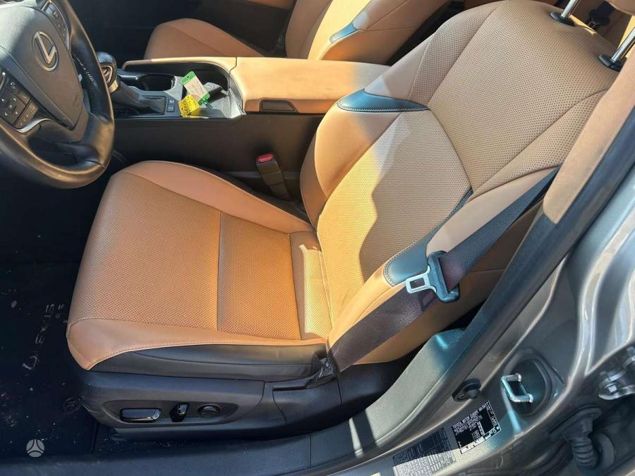 Grey Lexus ES 300 H 2024 in Prienai, with an engine capacity of 2.49 L and mileage of 84 thousand km for 23499 €, photo 3 on AUTOMOTO.COM.LV