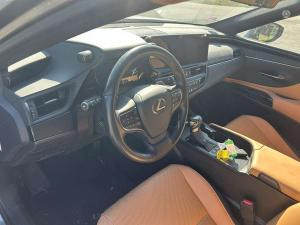 Grey Lexus ES 300 H 2024 in Prienai, with an engine capacity of 2.49 L and mileage of 84 thousand km for 23499 €, photo 9 on AUTOMOTO.COM.LV