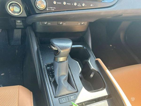 Серый Лексус ES 300 H 2024 в Пренай, объемом двигателя 2.49 л и пробегом 84 тыс. км за 23499 €, фото 10 на AUTOMOTO.COM.LV