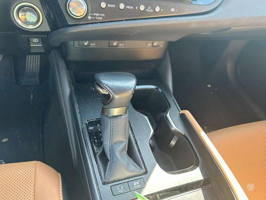 Grey Lexus ES 300 H 2024 in Prienai, with an engine capacity of 2.49 L and mileage of 84 thousand km for 23499 €, photo 10 on AUTOMOTO.COM.LV