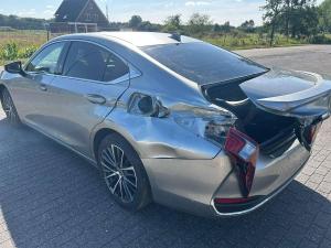 Grey Lexus ES 300 H 2024 in Prienai, with an engine capacity of 2.49 L and mileage of 84 thousand km for 23499 €, photo 14 on AUTOMOTO.COM.LV