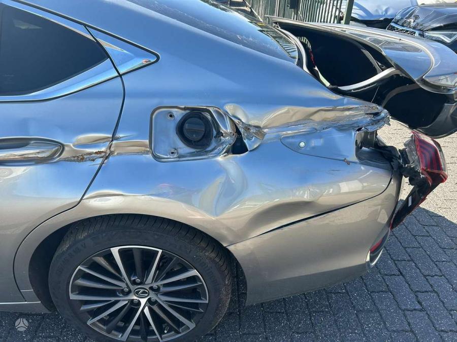 Grey Lexus ES 300 H 2024 in Prienai, with an engine capacity of 2.49 L and mileage of 84 thousand km for 23499 €, photo 16 on AUTOMOTO.COM.LV