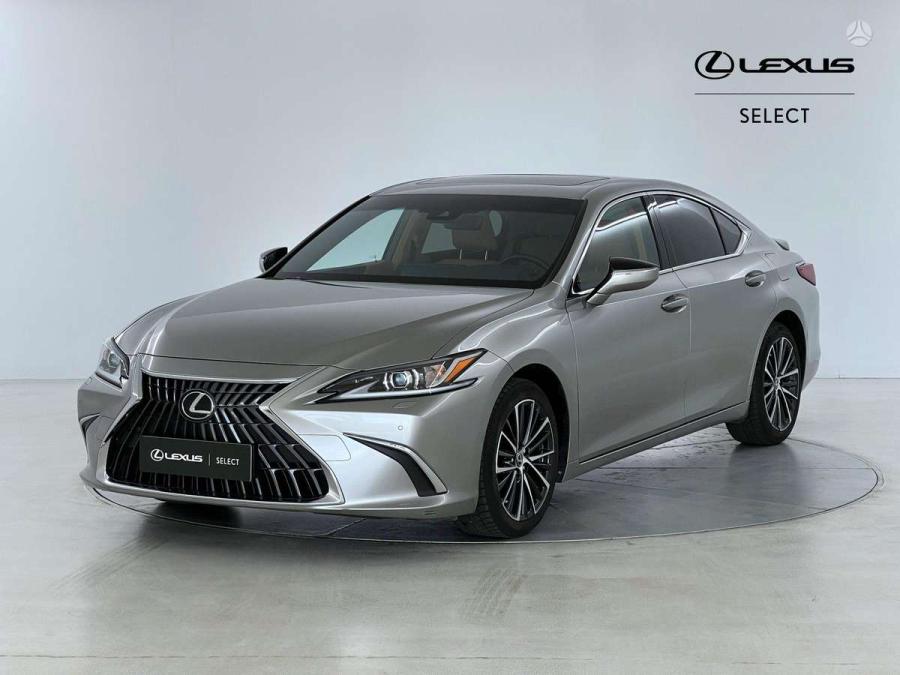 Grey Lexus ES 300 H 2024 in Vilnius, with an engine capacity of 2.49 L and mileage of 63 thousand km for 42900 €, photo 1 on AUTOMOTO.COM.LV