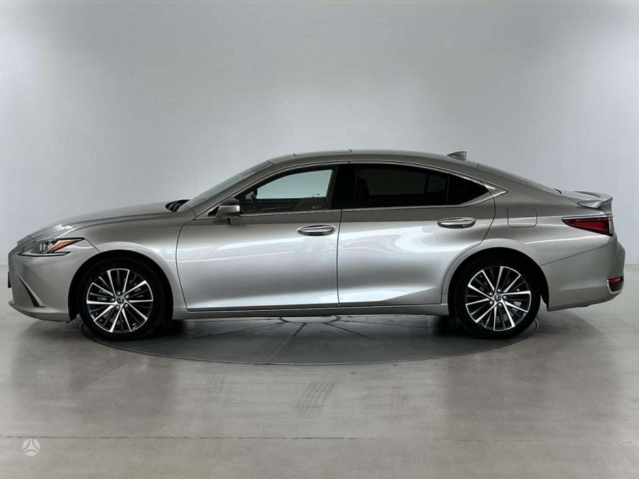 Grey Lexus ES 300 H 2024 in Vilnius, with an engine capacity of 2.49 L and mileage of 63 thousand km for 42900 €, photo 4 on AUTOMOTO.COM.LV