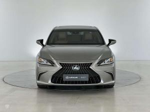 Grey Lexus ES 300 H 2024 in Vilnius, with an engine capacity of 2.49 L and mileage of 63 thousand km for 42900 €, photo 6 on AUTOMOTO.COM.LV