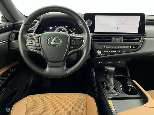 Grey Lexus ES 300 H 2024 in Vilnius, with an engine capacity of 2.49 L and mileage of 63 thousand km for 42900 €, photo 10 on AUTOMOTO.COM.LV