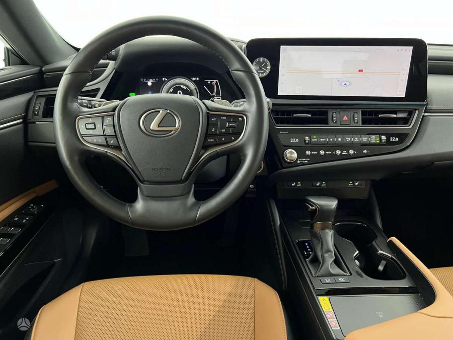 Grey Lexus ES 300 H 2024 in Vilnius, with an engine capacity of 2.49 L and mileage of 63 thousand km for 42900 €, photo 10 on AUTOMOTO.COM.LV