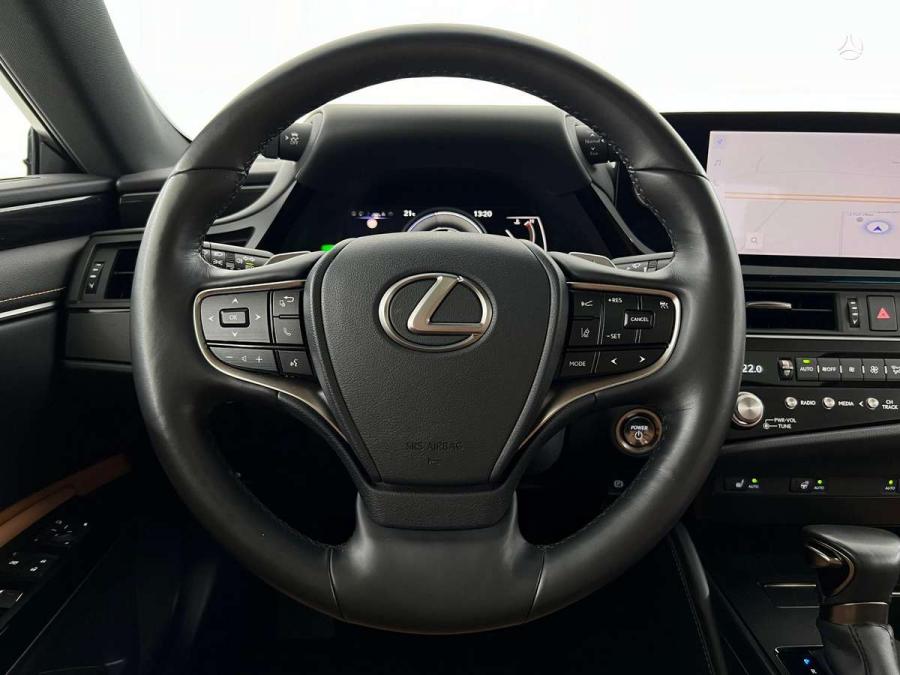 Grey Lexus ES 300 H 2024 in Vilnius, with an engine capacity of 2.49 L and mileage of 63 thousand km for 42900 €, photo 13 on AUTOMOTO.COM.LV