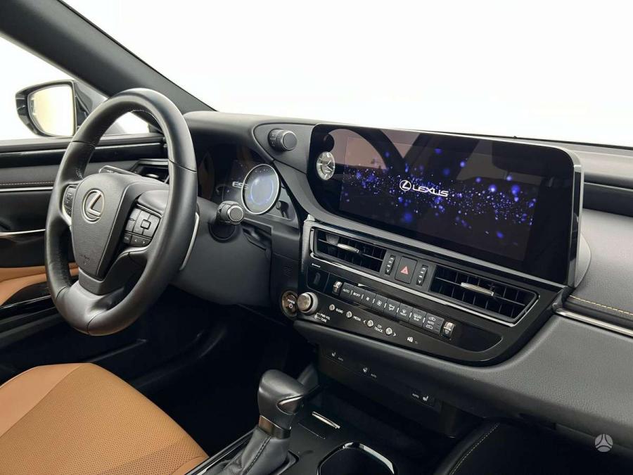 Grey Lexus ES 300 H 2024 in Vilnius, with an engine capacity of 2.49 L and mileage of 63 thousand km for 42900 €, photo 15 on AUTOMOTO.COM.LV