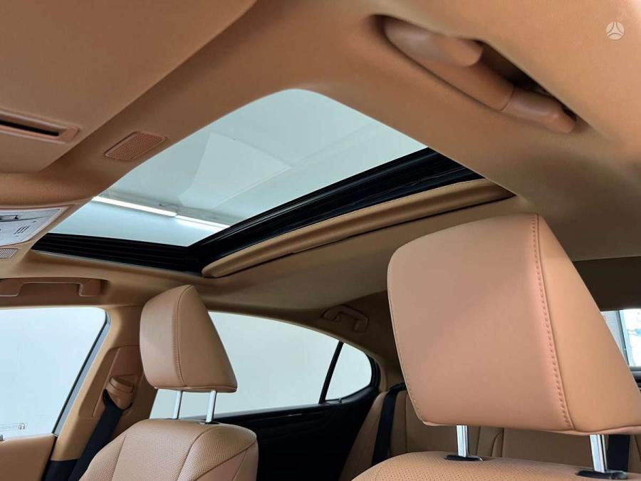 Grey Lexus ES 300 H 2024 in Vilnius, with an engine capacity of 2.49 L and mileage of 63 thousand km for 42900 €, photo 22 on AUTOMOTO.COM.LV