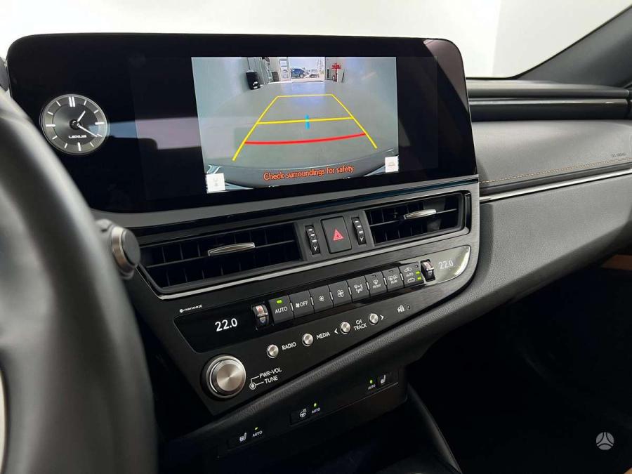 Grey Lexus ES 300 H 2024 in Vilnius, with an engine capacity of 2.49 L and mileage of 63 thousand km for 42900 €, photo 24 on AUTOMOTO.COM.LV