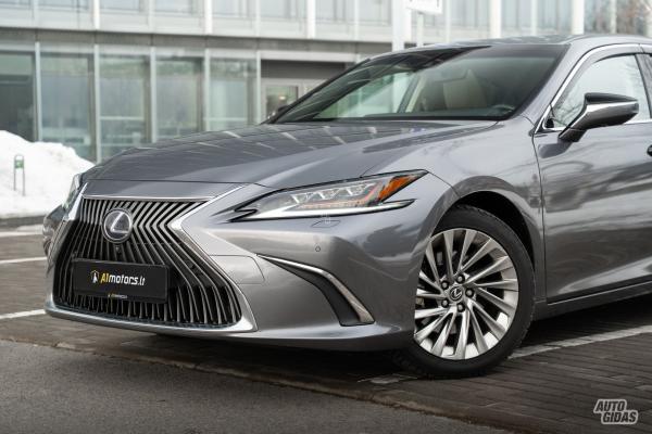 Lexus ES 300 H 2019 in Vilnius, with an engine capacity of 0.00 L and mileage of 114 thousand km for 29950 €, photo 2 on AUTOMOTO.COM.LV