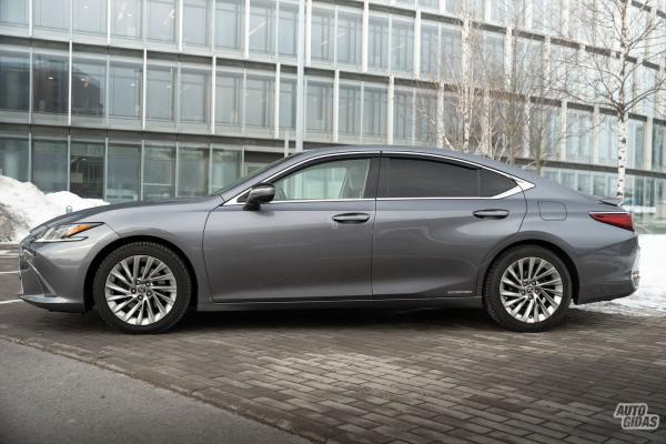 Lexus ES 300 H 2019 in Vilnius, with an engine capacity of 0.00 L and mileage of 114 thousand km for 29950 €, photo 6 on AUTOMOTO.COM.LV