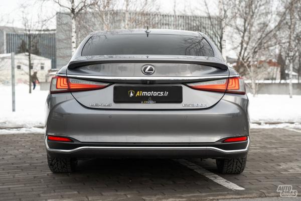 Lexus ES 300 H 2019 in Vilnius, with an engine capacity of 0.00 L and mileage of 114 thousand km for 29950 €, photo 8 on AUTOMOTO.COM.LV