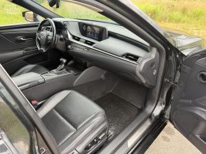 Lexus ES 300 H 2020 Kauņa, ar dzinēja tilpumu 2.50 L un nobraukumu 280 tūkst. km par 17600 €, foto 12 vietnē AUTOMOTO.COM.LV