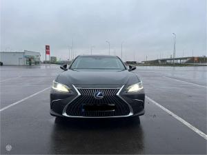 Lexus ES 300 H 2021 in Kaunas, with an engine capacity of 2.50 L and mileage of 260 thousand km for 17500 €, photo 4 on AUTOMOTO.COM.LV