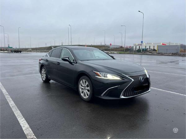 Lexus ES 300 H 2021 in Kaunas, with an engine capacity of 2.50 L and mileage of 260 thousand km for 17500 €, photo 5 on AUTOMOTO.COM.LV
