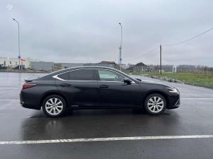 Lexus ES 300 H 2021 in Kaunas, with an engine capacity of 2.50 L and mileage of 260 thousand km for 17500 €, photo 6 on AUTOMOTO.COM.LV