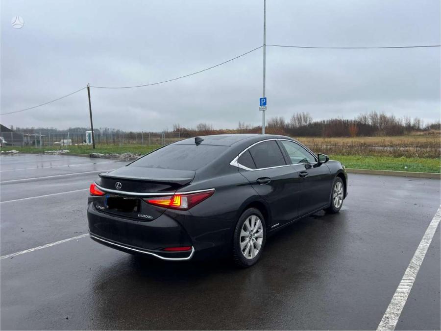 Lexus ES 300 H 2021 in Kaunas, with an engine capacity of 2.50 L and mileage of 260 thousand km for 17500 €, photo 7 on AUTOMOTO.COM.LV