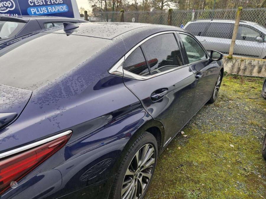 Violets Lexus ES 300 H 2019 Tauragė, ar dzinēja tilpumu 2.50 L un nobraukumu 171 tūkst. km par 22900 €, foto 3 vietnē AUTOMOTO.COM.LV