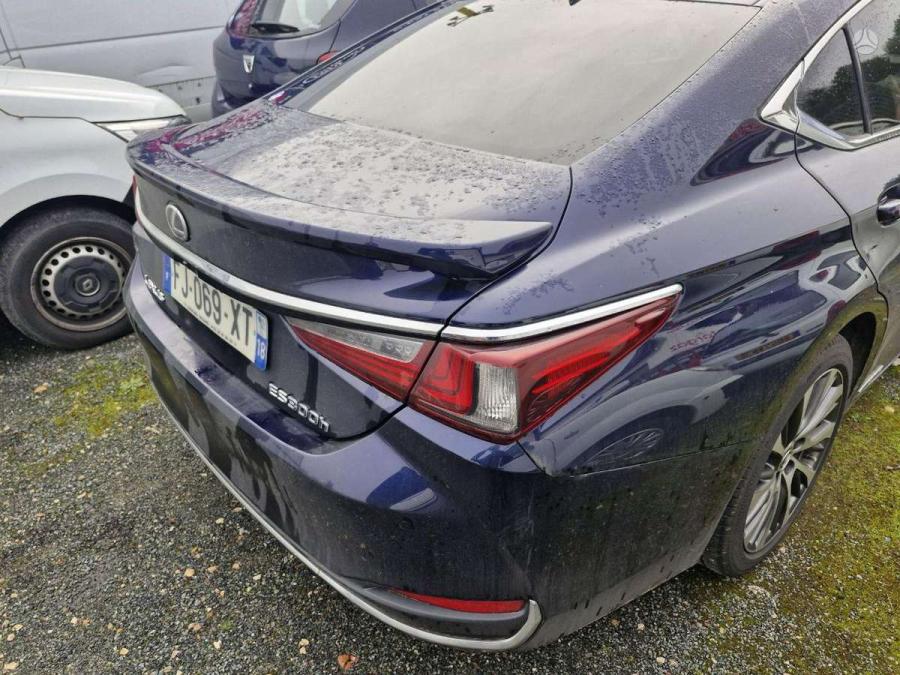 Violets Lexus ES 300 H 2019 Tauragė, ar dzinēja tilpumu 2.50 L un nobraukumu 171 tūkst. km par 22900 €, foto 4 vietnē AUTOMOTO.COM.LV
