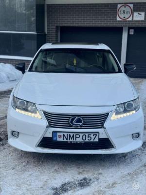 Balts Lexus ES 300 H 2014 Viļņa, ar dzinēja tilpumu 2.49 L un nobraukumu 178 tūkst. km par 13450 €, foto  vietnē AUTOMOTO.COM.LV