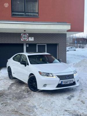 White Lexus ES 300 H 2014 in Vilnius, with an engine capacity of 2.49 L and mileage of 178 thousand km for 13450 €, photo 2 on AUTOMOTO.COM.LV