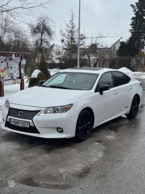 Balts Lexus ES 300 H 2015 Viļņa, ar dzinēja tilpumu 2.50 L un nobraukumu 178 tūkst. km par 13450 €, foto  vietnē AUTOMOTO.COM.LV