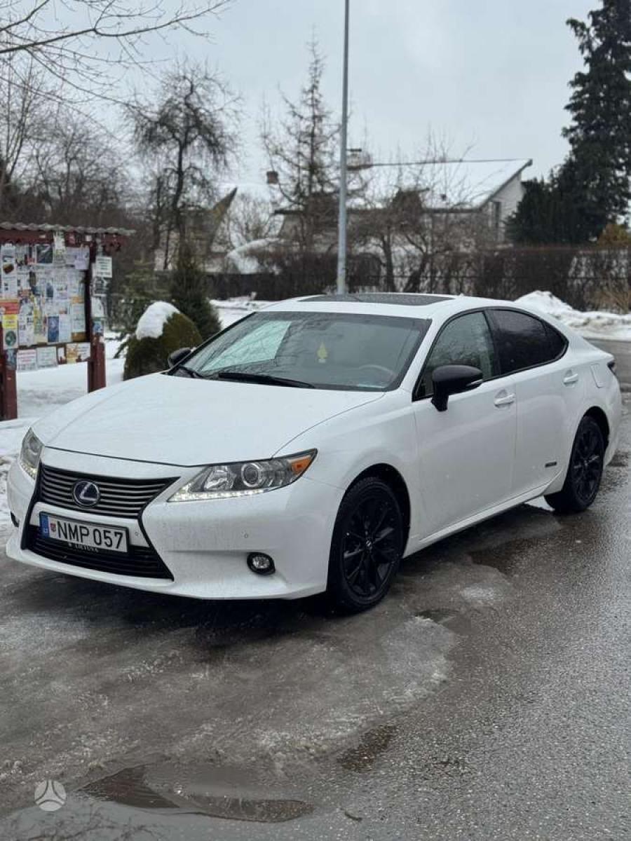 Balts Lexus ES 300 H 2015 Viļņa, ar dzinēja tilpumu 2.50 L un nobraukumu 178 tūkst. km par 13450 €, foto 1 vietnē AUTOMOTO.COM.LV