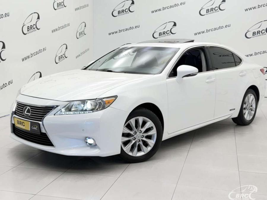 White Lexus ES 300 H 2015 in Vilnius, with an engine capacity of 2.49 L and mileage of 161 thousand km for 11900 €, photo 1 on AUTOMOTO.COM.LV
