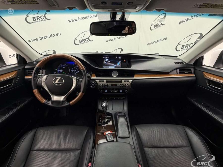 White Lexus ES 300 H 2015 in Vilnius, with an engine capacity of 2.49 L and mileage of 161 thousand km for 11900 €, photo 5 on AUTOMOTO.COM.LV