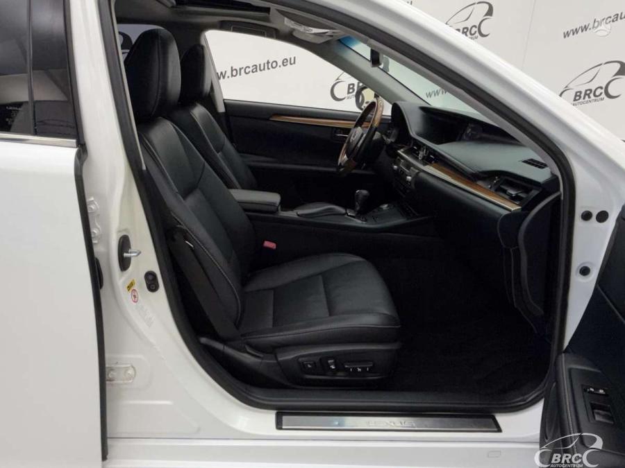 White Lexus ES 300 H 2015 in Vilnius, with an engine capacity of 2.49 L and mileage of 161 thousand km for 11900 €, photo 6 on AUTOMOTO.COM.LV