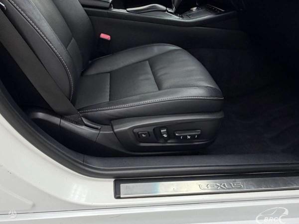 Lexus ES 300 H 2015 in Vilnius on AUTOMOTO.COM.LV White Lexus ES 300 H 2015 in Vilnius, with an engine capacity of 2.49 L and mileage of 161 thousand km for 11900 β¬, photo 8 on AUTOMOTO.COM.LV
