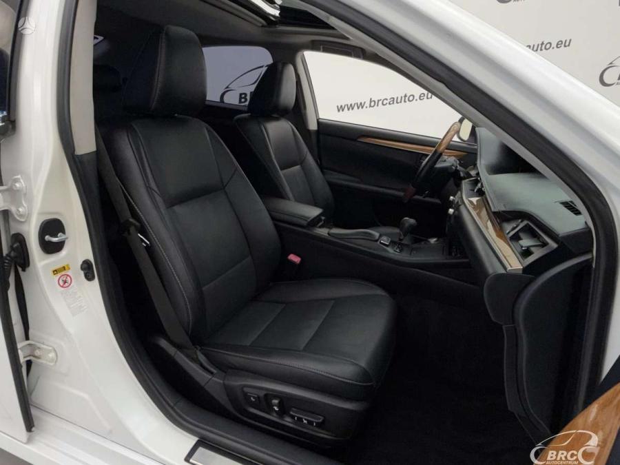 White Lexus ES 300 H 2015 in Vilnius, with an engine capacity of 2.49 L and mileage of 161 thousand km for 11900 €, photo 9 on AUTOMOTO.COM.LV