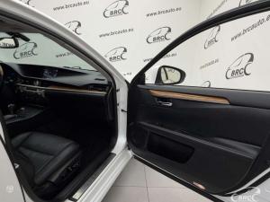White Lexus ES 300 H 2015 in Vilnius, with an engine capacity of 2.49 L and mileage of 161 thousand km for 11900 €, photo 10 on AUTOMOTO.COM.LV