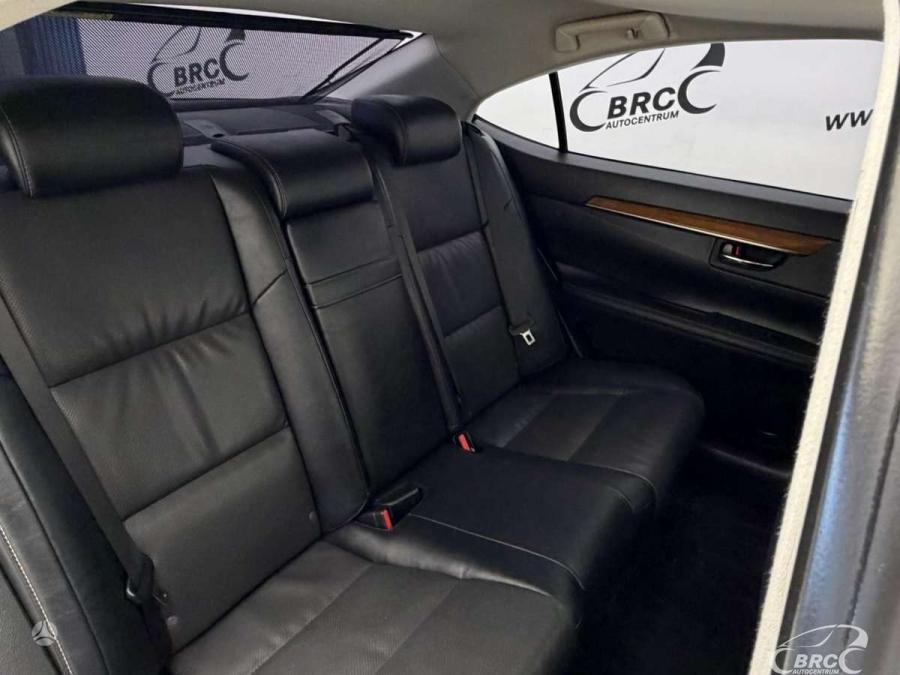 White Lexus ES 300 H 2015 in Vilnius, with an engine capacity of 2.49 L and mileage of 161 thousand km for 11900 €, photo 14 on AUTOMOTO.COM.LV