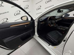 White Lexus ES 300 H 2015 in Vilnius, with an engine capacity of 2.49 L and mileage of 161 thousand km for 11900 €, photo 21 on AUTOMOTO.COM.LV