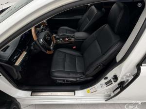 White Lexus ES 300 H 2015 in Vilnius, with an engine capacity of 2.49 L and mileage of 161 thousand km for 11900 €, photo 23 on AUTOMOTO.COM.LV