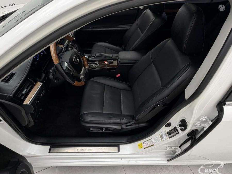 White Lexus ES 300 H 2015 in Vilnius, with an engine capacity of 2.49 L and mileage of 161 thousand km for 11900 €, photo 23 on AUTOMOTO.COM.LV