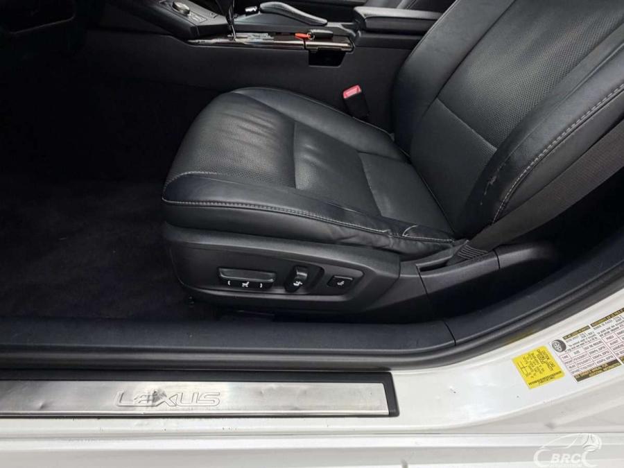 White Lexus ES 300 H 2015 in Vilnius, with an engine capacity of 2.49 L and mileage of 161 thousand km for 11900 €, photo 24 on AUTOMOTO.COM.LV