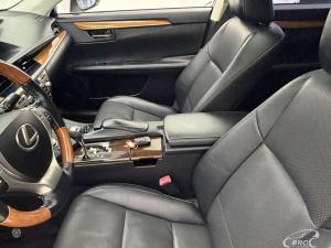 White Lexus ES 300 H 2015 in Vilnius, with an engine capacity of 2.49 L and mileage of 161 thousand km for 11900 €, photo 27 on AUTOMOTO.COM.LV