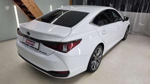 White Lexus ES 300 H 2019 in Tallinn, with an engine capacity of 2.49 L and mileage of 80 thousand km for 34995 €, photo 4 on AUTOMOTO.COM.LV