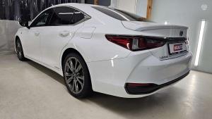 White Lexus ES 300 H 2019 in Tallinn, with an engine capacity of 2.49 L and mileage of 80 thousand km for 34995 €, photo 6 on AUTOMOTO.COM.LV