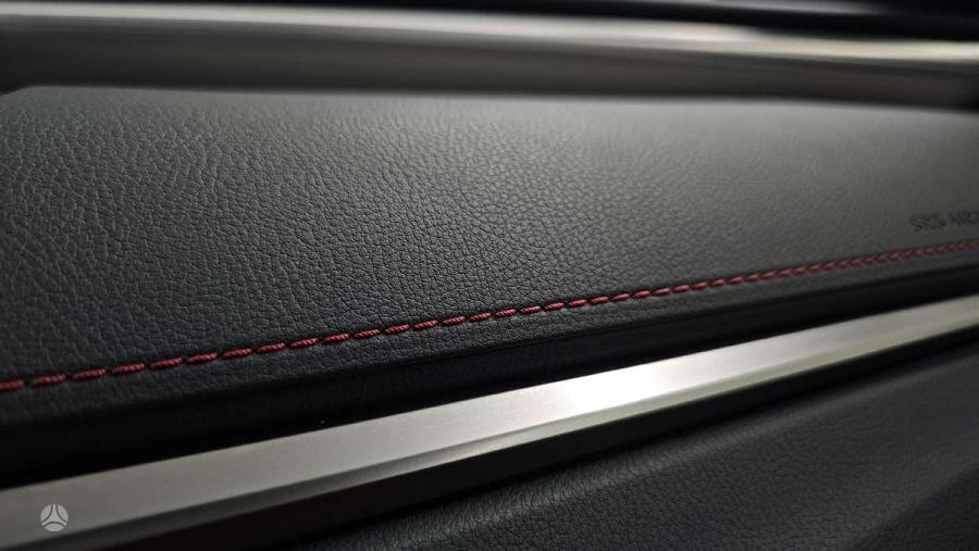 White Lexus ES 300 H 2019 in Tallinn, with an engine capacity of 2.49 L and mileage of 80 thousand km for 34995 €, photo 33 on AUTOMOTO.COM.LV