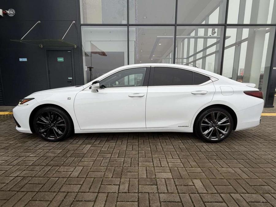 Balts Lexus ES 300 H 2020 Viļņa, ar dzinēja tilpumu 2.49 L un nobraukumu 180 tūkst. km par 29999 €, foto 4 vietnē AUTOMOTO.COM.LV