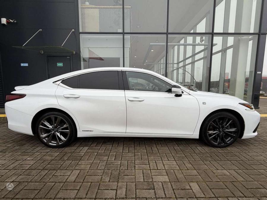 Balts Lexus ES 300 H 2020 Viļņa, ar dzinēja tilpumu 2.49 L un nobraukumu 180 tūkst. km par 29999 €, foto 7 vietnē AUTOMOTO.COM.LV