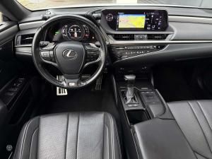 Balts Lexus ES 300 H 2020 Viļņa, ar dzinēja tilpumu 2.49 L un nobraukumu 180 tūkst. km par 29999 €, foto 12 vietnē AUTOMOTO.COM.LV