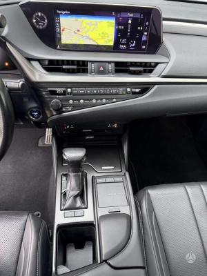 Balts Lexus ES 300 H 2020 Viļņa, ar dzinēja tilpumu 2.49 L un nobraukumu 180 tūkst. km par 29999 €, foto 15 vietnē AUTOMOTO.COM.LV